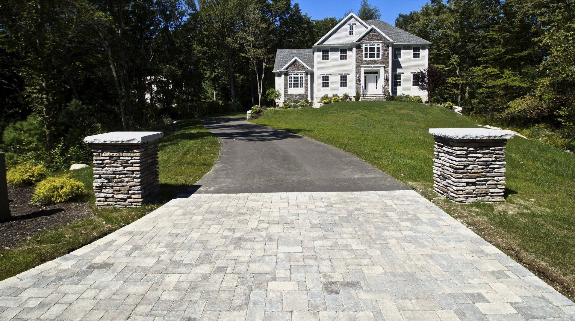 9 Driveway Pillars to Make Your Home Stand Out